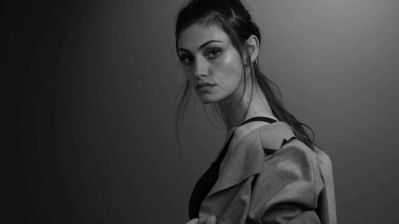 Gritty Pretty Magazine - grittypretty 0102 - Phoebe Tonkin Web