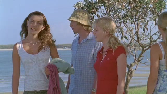 1x02 - Pool Party - h2o s01e02 0270 - Phoebe Tonkin Web