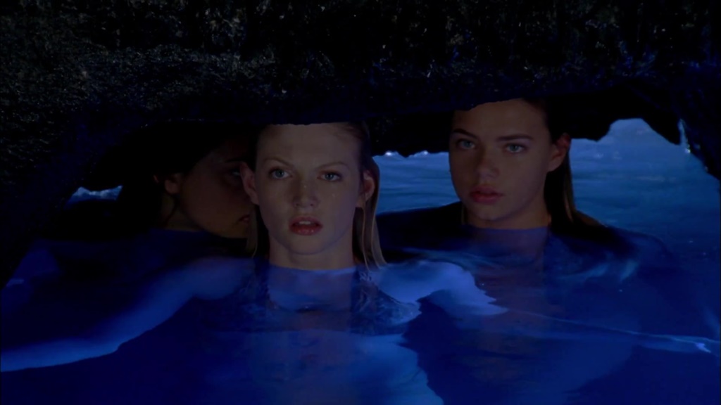 3x26 - Graduation - h2o s03e26 0104 - Phoebe Tonkin Web