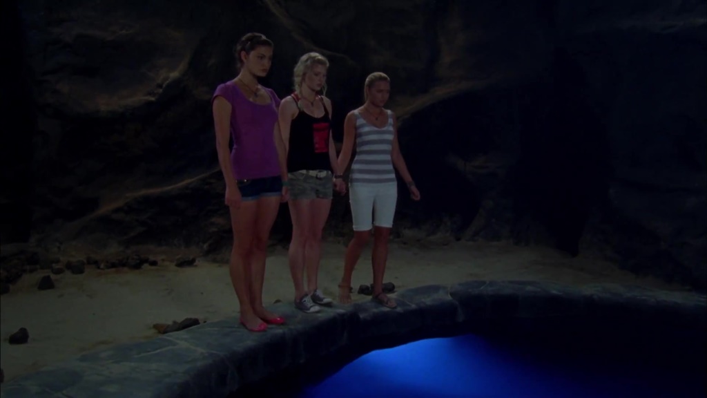 3x26 - Graduation - h2o s03e26 0165 - Phoebe Tonkin Web