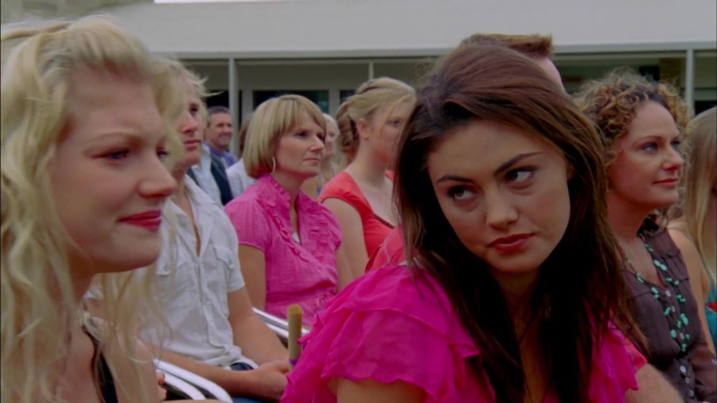 3x26 - Graduation - h2o s03e26 0230 - Phoebe Tonkin Web