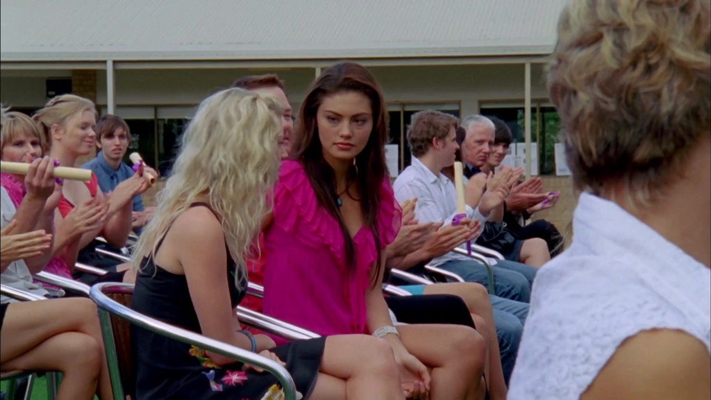 3x26 - Graduation - h2o s03e26 0234 - Phoebe Tonkin Web