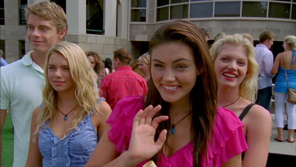 3x26 - Graduation - h2o s03e26 0278 - Phoebe Tonkin Web