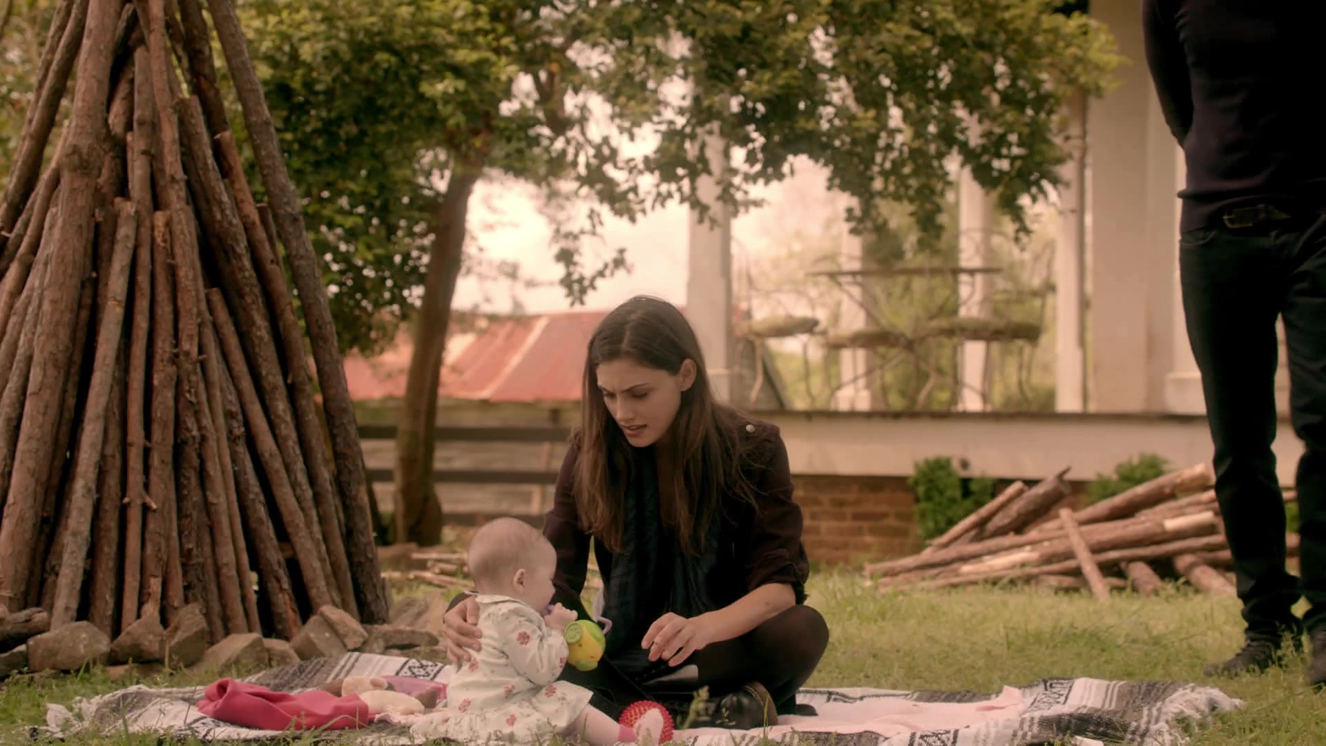 'Ashes to Ashes' Deleted Scene - deleted 009 - Phoebe Tonkin Web